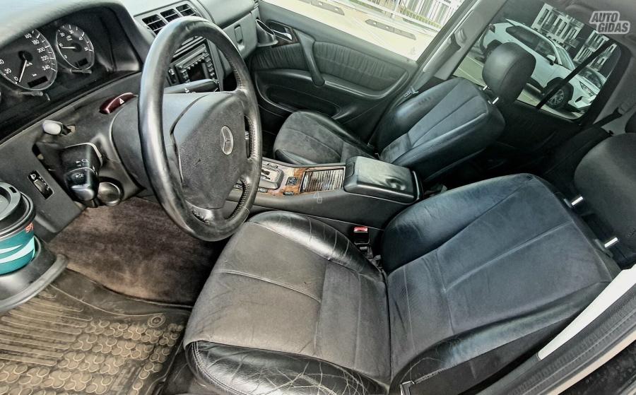 Black Mercedes-Benz ML 270 2005 in Vilnius, with an engine capacity of 2.70 L and mileage of 300 thousand km for 2450 €, photo 6 on AUTOMOTO.COM.LV