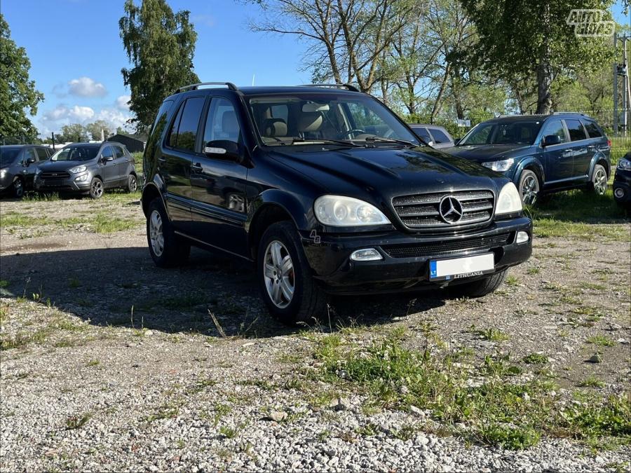 Black Mercedes-Benz ML 270 2005 in Klaipeda, with an engine capacity of 2.70 L and mileage of 451 thousand km for 2250 €, photo 3 on AUTOMOTO.COM.LV