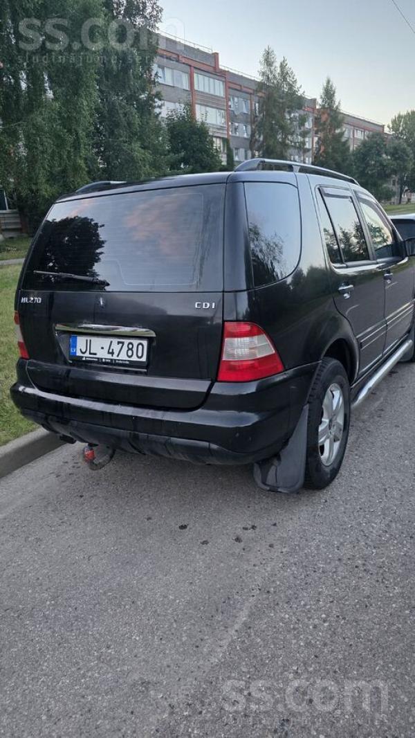 Melns Mercedes-Benz ML 270 2024 Daugavpils, ar dzinēja tilpumu 2.70 L un nobraukumu 339 tūkst. km par 2000 €, foto 2 vietnē AUTOMOTO.COM.LV