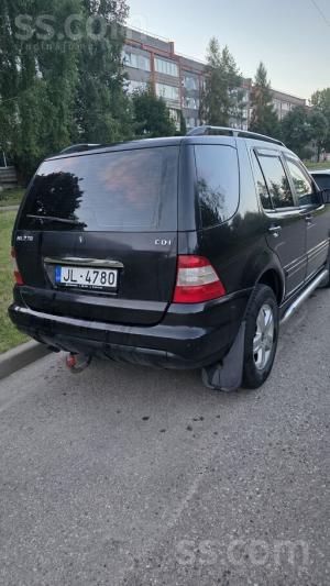 Черный Мерседес МЛ 270 2024 в Даугавпилс, объемом двигателя 2.70 л и пробегом 339 тыс. км за 2000 €, фото 3 на AUTOMOTO.COM.LV