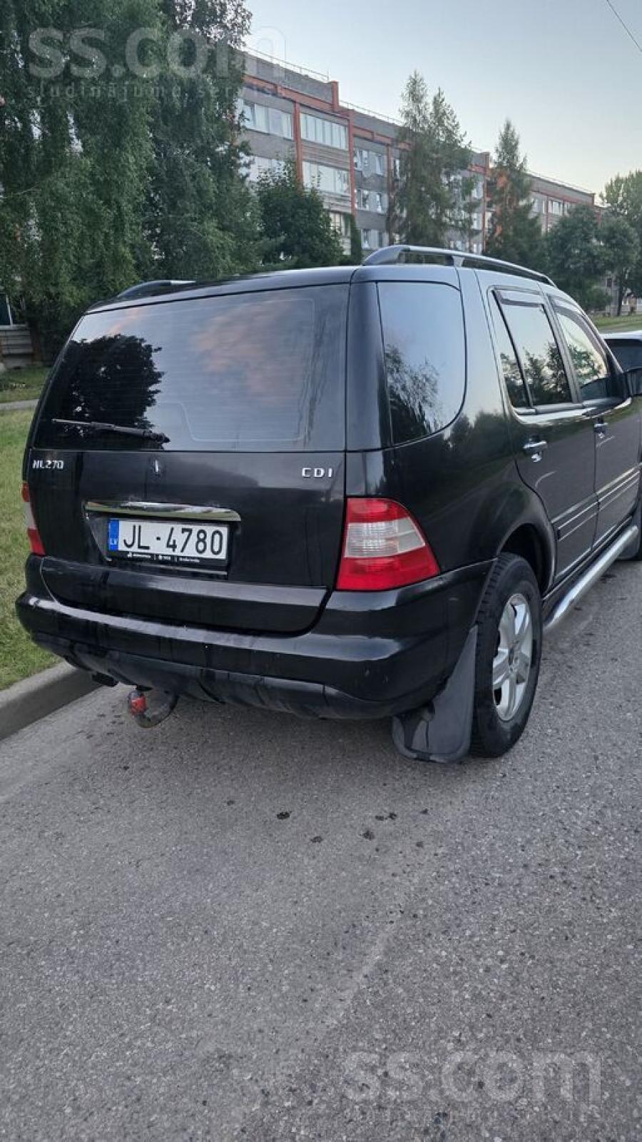 Черный Мерседес МЛ 270 2024 в Даугавпилс, объемом двигателя 2.70 л и пробегом 339 тыс. км за 2000 €, фото 3 на AUTOMOTO.COM.LV