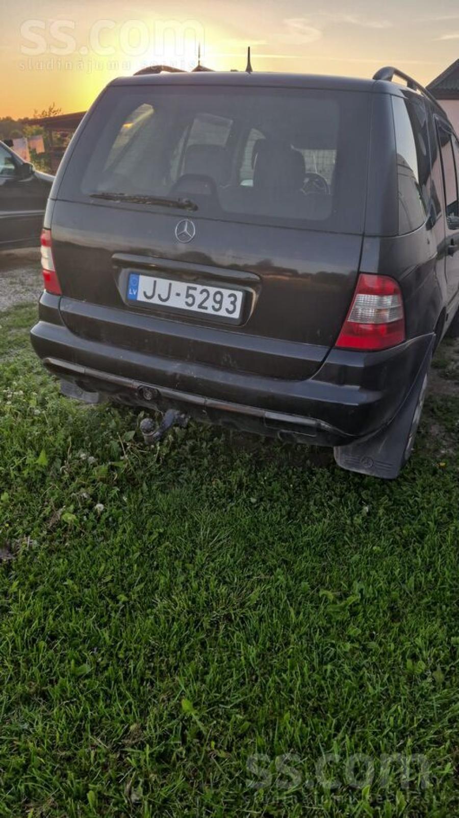 Melns Mercedes-Benz ML 270 2002 Daugavpils, ar dzinēja tilpumu 2.70 L un nobraukumu 294 tūkst. km par 2100 €, foto 3 vietnē AUTOMOTO.COM.LV