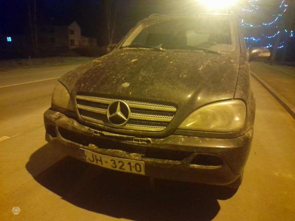 Melns Mercedes-Benz ML 270 2003 Zarasai, ar dzinēja tilpumu 2.70 L un nobraukumu 382 tūkst. km par 1400 €, foto 6 vietnē AUTOMOTO.COM.LV