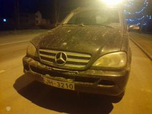 Melns Mercedes-Benz ML 270 2003 Zarasai, ar dzinēja tilpumu 2.70 L un nobraukumu 382 tūkst. km par 1400 €, foto 6 vietnē AUTOMOTO.COM.LV