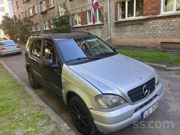 Синий Мерседес МЛ 270 2000 в Рига, объемом двигателя 2.70 л и пробегом 383 тыс. км за 2500 €, фото 2 на AUTOMOTO.COM.LV