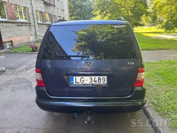 Blue Mercedes-Benz ML 270 2000 in Riga, with an engine capacity of 2.70 L and mileage of 383 thousand km for 2500 €, photo 5 on AUTOMOTO.COM.LV