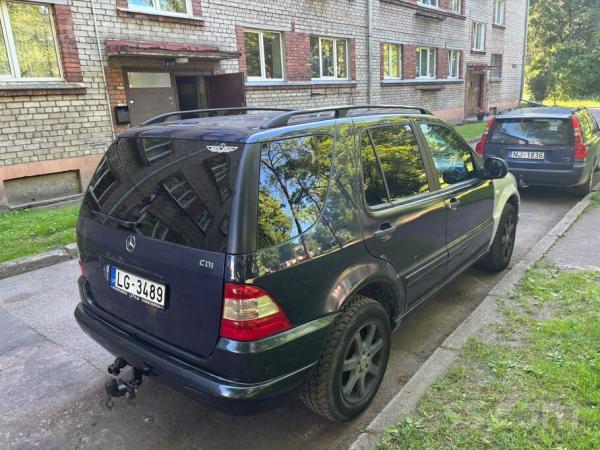 Blue Mercedes-Benz ML 270 2000 in Riga, with an engine capacity of 2.70 L and mileage of 383 thousand km for 2500 €, photo 6 on AUTOMOTO.COM.LV