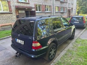 Zils Mercedes-Benz ML 270 2000 Rīga, ar dzinēja tilpumu 2.70 L un nobraukumu 383 tūkst. km par 2500 €, foto 7 vietnē AUTOMOTO.COM.LV