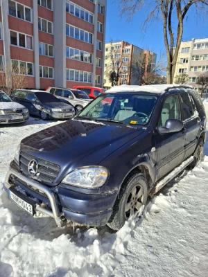 Blue Mercedes-Benz ML 270 2001 in Ignalina, with an engine capacity of 2.69 L and mileage of 324 thousand km for 3400 €, photo 2 on AUTOMOTO.COM.LV