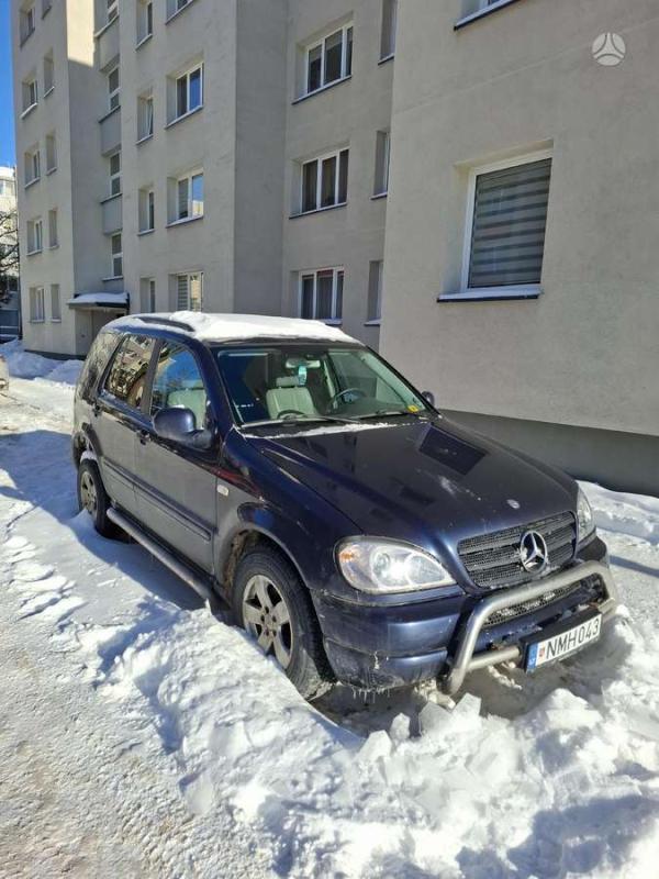 Blue Mercedes-Benz ML 270 2001 in Ignalina, with an engine capacity of 2.69 L and mileage of 324 thousand km for 3400 €, photo 3 on AUTOMOTO.COM.LV