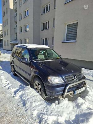 Blue Mercedes-Benz ML 270 2001 in Ignalina, with an engine capacity of 2.69 L and mileage of 324 thousand km for 3400 €, photo 3 on AUTOMOTO.COM.LV