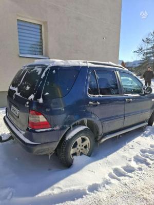 Blue Mercedes-Benz ML 270 2001 in Ignalina, with an engine capacity of 2.69 L and mileage of 324 thousand km for 3400 €, photo 4 on AUTOMOTO.COM.LV