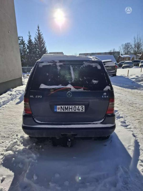 Blue Mercedes-Benz ML 270 2001 in Ignalina, with an engine capacity of 2.69 L and mileage of 324 thousand km for 3400 €, photo 5 on AUTOMOTO.COM.LV