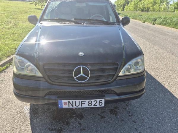 Zils Mercedes-Benz ML 270 2001 Viļņa, ar dzinēja tilpumu 2.70 L un nobraukumu 350 tūkst. km par 2100 €, foto 1 vietnē AUTOMOTO.COM.LV