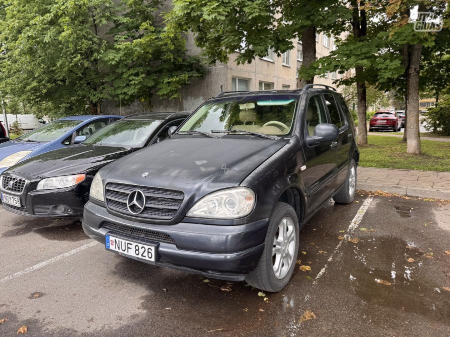 Синий Мерседес МЛ 270 2001 в Вильнюс, объемом двигателя 2.70 л и пробегом 350 тыс. км за 2100 €, фото 3 на AUTOMOTO.COM.LV