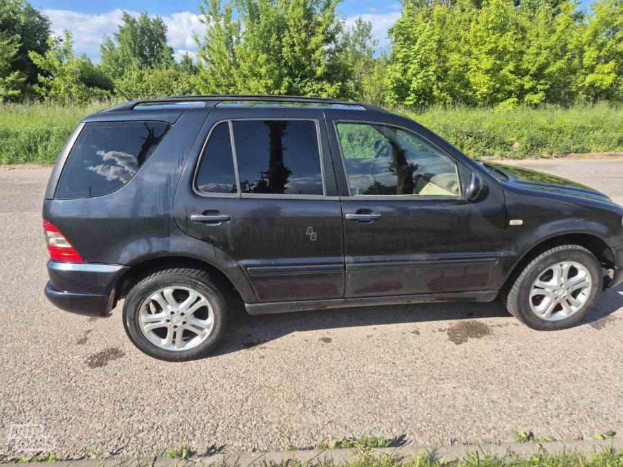 Zils Mercedes-Benz ML 270 2001 Viļņa, ar dzinēja tilpumu 2.70 L un nobraukumu 350 tūkst. km par 2100 €, foto 6 vietnē AUTOMOTO.COM.LV