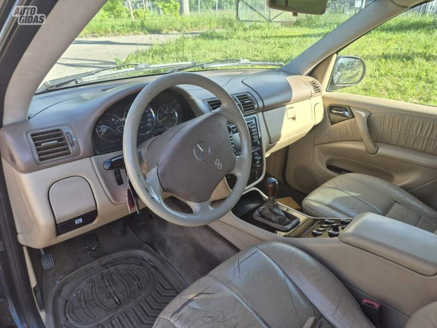 Zils Mercedes-Benz ML 270 2001 Viļņa, ar dzinēja tilpumu 2.70 L un nobraukumu 350 tūkst. km par 2100 €, foto 8 vietnē AUTOMOTO.COM.LV
