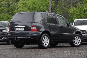 Zils Mercedes-Benz ML 270 2002 Rīga, ar dzinēja tilpumu 2.70 L un nobraukumu 273 tūkst. km par 2000 €, foto 4 vietnē AUTOMOTO.COM.LV