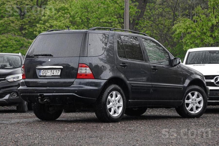 Zils Mercedes-Benz ML 270 2002 Rīga, ar dzinēja tilpumu 2.70 L un nobraukumu 273 tūkst. km par 2000 €, foto 4 vietnē AUTOMOTO.COM.LV