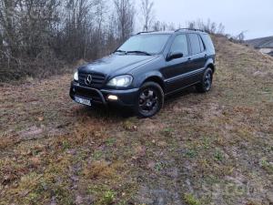 Zils Mercedes-Benz ML 270 2002 Cēsis, ar dzinēja tilpumu 2.70 L un nobraukumu 450 tūkst. km par 3100 €, foto  vietnē AUTOMOTO.COM.LV