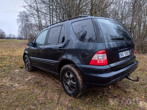 Blue Mercedes-Benz ML 270 2002 in Cesis, with an engine capacity of 2.70 L and mileage of 450 thousand km for 3100 €, photo 3 on AUTOMOTO.COM.LV