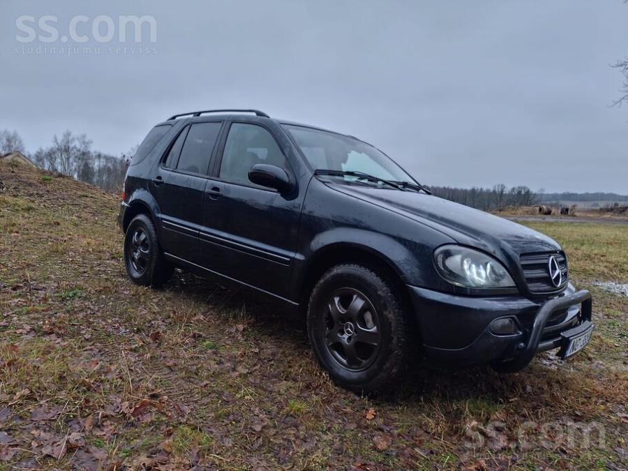 Blue Mercedes-Benz ML 270 2002 in Cesis, with an engine capacity of 2.70 L and mileage of 450 thousand km for 3100 €, photo 4 on AUTOMOTO.COM.LV