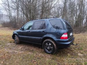 Blue Mercedes-Benz ML 270 2002 in Cesis, with an engine capacity of 2.70 L and mileage of 450 thousand km for 3100 €, photo 6 on AUTOMOTO.COM.LV