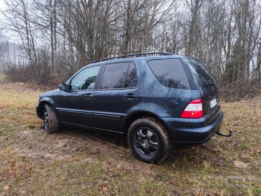 Blue Mercedes-Benz ML 270 2002 in Cesis, with an engine capacity of 2.70 L and mileage of 450 thousand km for 3100 €, photo 6 on AUTOMOTO.COM.LV
