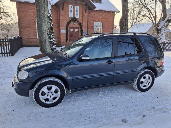 Blue Mercedes-Benz ML 270 2002 in Jurbarkas, with an engine capacity of 2.70 L and mileage of 185 thousand km for 4550 €, photo 3 on AUTOMOTO.COM.LV