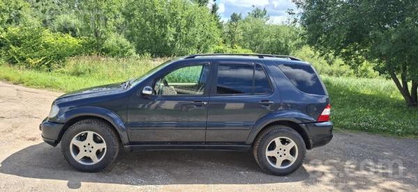 Blue Mercedes-Benz ML 270 2002 in Aluksne, with an engine capacity of 2.70 L and mileage of 382 thousand km for 3700 €, photo 2 on AUTOMOTO.COM.LV