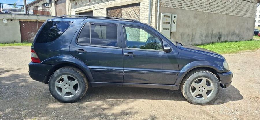 Zils Mercedes-Benz ML 270 2002 Alūksne, ar dzinēja tilpumu 2.70 L un nobraukumu 382 tūkst. km par 3700 €, foto 6 vietnē AUTOMOTO.COM.LV