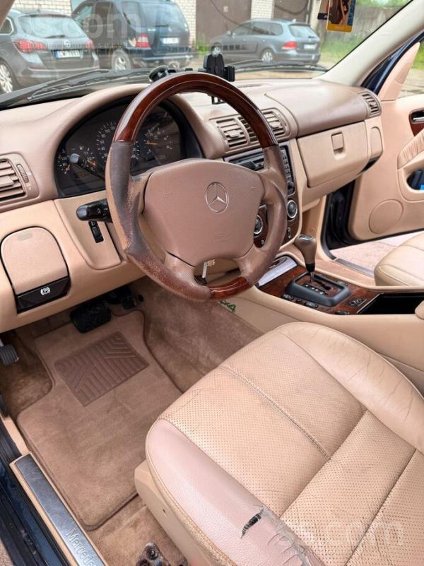 Blue Mercedes-Benz ML 270 2002 in Aluksne, with an engine capacity of 2.70 L and mileage of 382 thousand km for 3700 €, photo 8 on AUTOMOTO.COM.LV