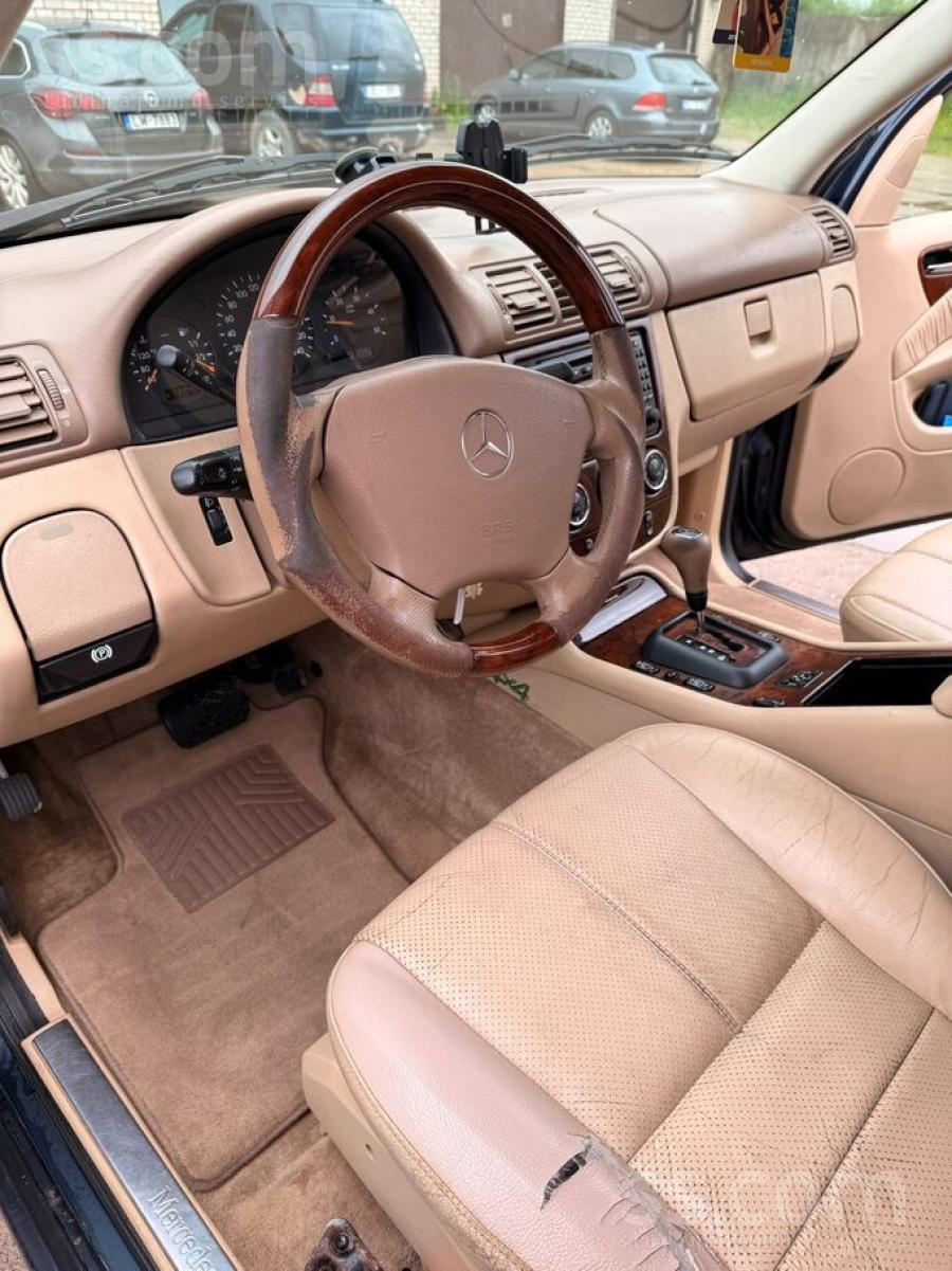 Zils Mercedes-Benz ML 270 2002 Alūksne, ar dzinēja tilpumu 2.70 L un nobraukumu 382 tūkst. km par 3700 €, foto 9 vietnē AUTOMOTO.COM.LV