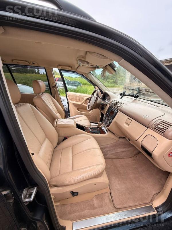 Blue Mercedes-Benz ML 270 2002 in Aluksne, with an engine capacity of 2.70 L and mileage of 382 thousand km for 3700 €, photo 9 on AUTOMOTO.COM.LV