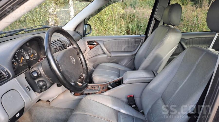 Zils Mercedes-Benz ML 270 2002 Aizkraukle, ar dzinēja tilpumu 2.70 L un nobraukumu 303 tūkst. km par 2500 €, foto 7 vietnē AUTOMOTO.COM.LV