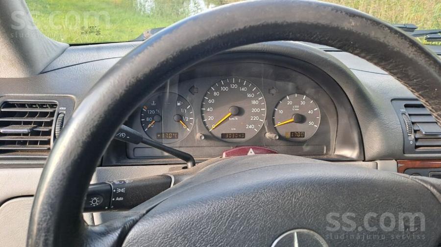 Zils Mercedes-Benz ML 270 2002 Aizkraukle, ar dzinēja tilpumu 2.70 L un nobraukumu 303 tūkst. km par 2500 €, foto 8 vietnē AUTOMOTO.COM.LV