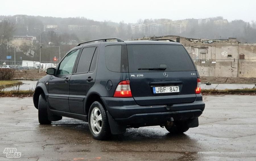 Blue Mercedes-Benz ML 270 2003 in Vilnius, with an engine capacity of 2.70 L and mileage of 400 thousand km for 1950 €, photo 3 on AUTOMOTO.COM.LV
