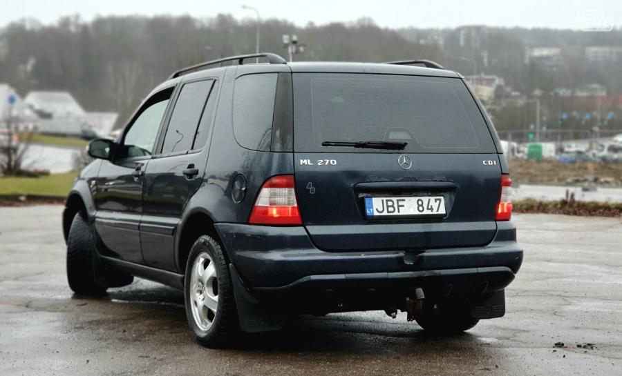 Blue Mercedes-Benz ML 270 2003 in Vilnius, with an engine capacity of 2.70 L and mileage of 400 thousand km for 1950 €, photo 3 on AUTOMOTO.COM.LV