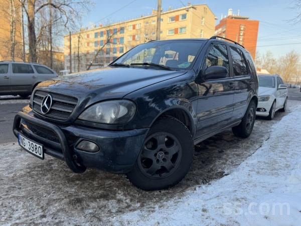 Blue Mercedes-Benz ML 270 2003 in Riga, with an engine capacity of 2.70 L and mileage of 475 thousand km for 3500 €, photo 1 on AUTOMOTO.COM.LV