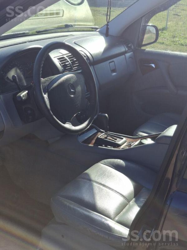 Zils Mercedes-Benz ML 270 2003 Jēkabpils, ar dzinēja tilpumu 2.70 L un nobraukumu 261 tūkst. km par 3450 €, foto 4 vietnē AUTOMOTO.COM.LV