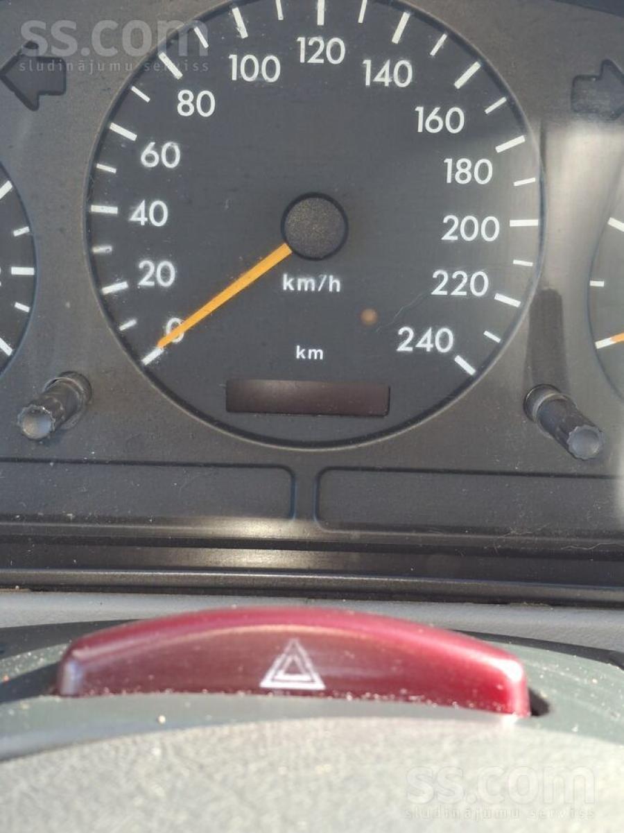 Zils Mercedes-Benz ML 270 2003 Jēkabpils, ar dzinēja tilpumu 2.70 L un nobraukumu 261 tūkst. km par 3450 €, foto 6 vietnē AUTOMOTO.COM.LV