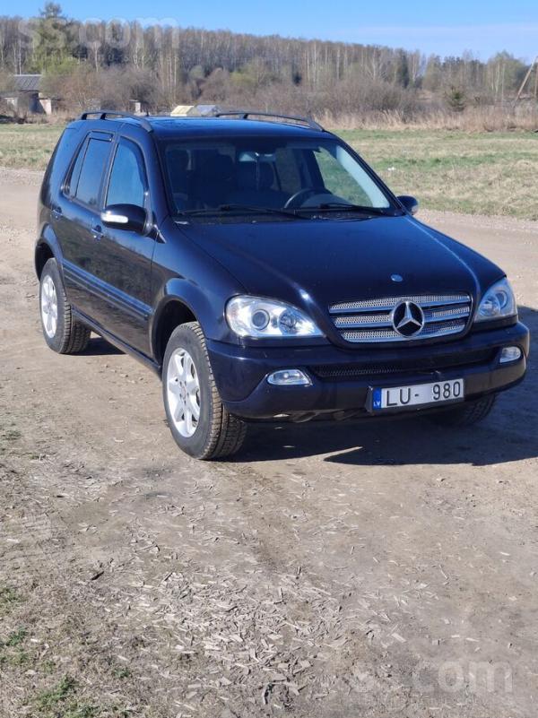 Blue Mercedes-Benz ML 270 2003 in Jekabpils, with an engine capacity of 2.70 L and mileage of 261 thousand km for 3400 €, photo 3 on AUTOMOTO.COM.LV