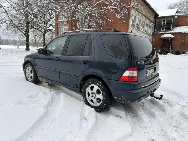Blue Mercedes-Benz ML 270 2003 in Grobiņa, with an engine capacity of 2.70 L and mileage of 333 thousand km for 2800 €, photo 5 on AUTOMOTO.COM.LV