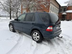 Blue Mercedes-Benz ML 270 2003 in Grobiņa, with an engine capacity of 2.70 L and mileage of 333 thousand km for 2800 €, photo 6 on AUTOMOTO.COM.LV