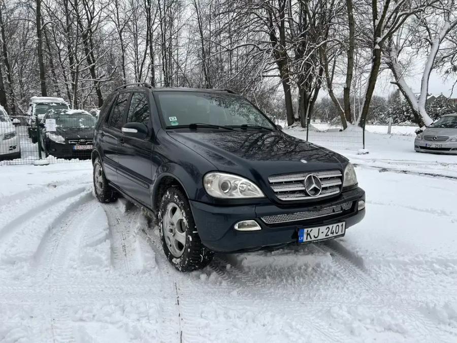 Blue Mercedes-Benz ML 270 2003 in Grobiņa, with an engine capacity of 2.70 L and mileage of 333 thousand km for 2800 €, photo 7 on AUTOMOTO.COM.LV