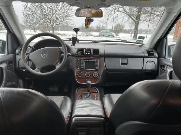 Blue Mercedes-Benz ML 270 2003 in Grobiņa, with an engine capacity of 2.70 L and mileage of 333 thousand km for 2800 €, photo 8 on AUTOMOTO.COM.LV