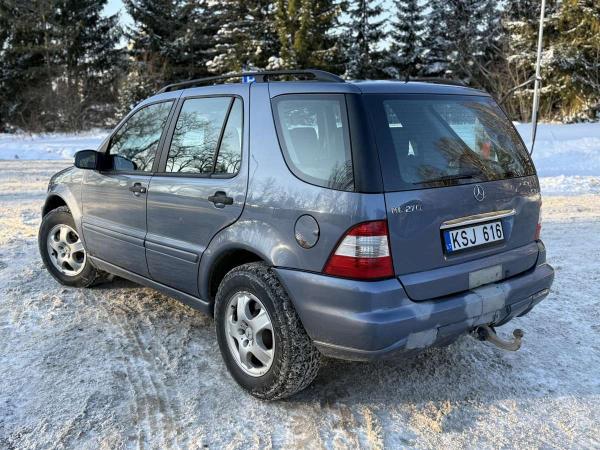 Zils Mercedes-Benz ML 270 2004 Viļņa, ar dzinēja tilpumu 2.70 L un nobraukumu 355 tūkst. km par 2600 €, foto 3 vietnē AUTOMOTO.COM.LV