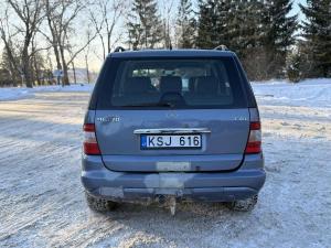 Blue Mercedes-Benz ML 270 2004 in Vilnius, with an engine capacity of 2.70 L and mileage of 355 thousand km for 2600 €, photo 5 on AUTOMOTO.COM.LV