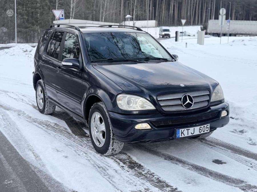 Blue Mercedes-Benz ML 270 2004 in Vilnius, with an engine capacity of 2.69 L and mileage of 350 thousand km for 2700 €, photo 1 on AUTOMOTO.COM.LV