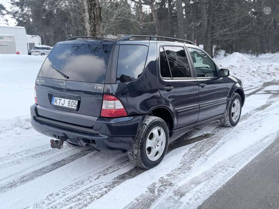 Blue Mercedes-Benz ML 270 2004 in Vilnius, with an engine capacity of 2.69 L and mileage of 350 thousand km for 2700 €, photo 3 on AUTOMOTO.COM.LV